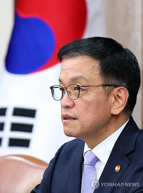 Acting president calls for stable management of diplomacy, security, defense | Yonhap News Agency
