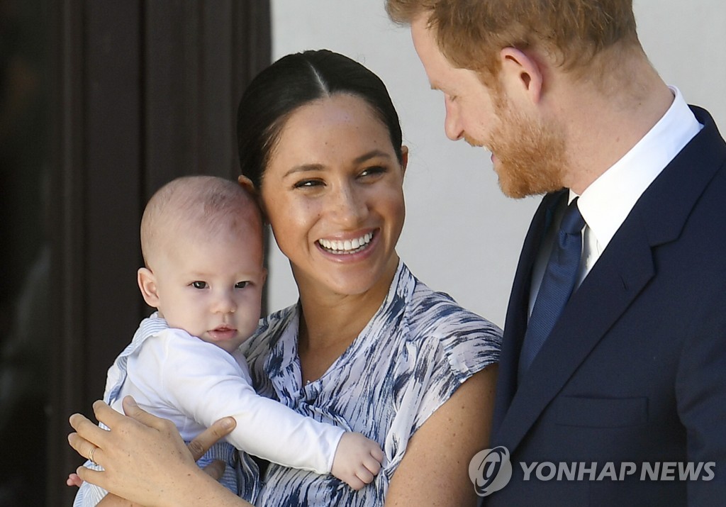 영국 해리 왕자 부인·아들 산책 무단 촬영한 파파라치 고소 연합뉴스