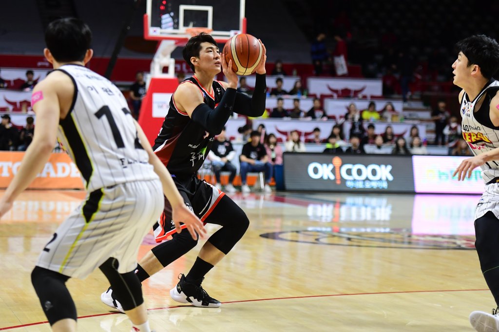 kt, LG에 2연패 뒤 2연승 반격…끝까지 가는 6강 PO | 연합뉴스