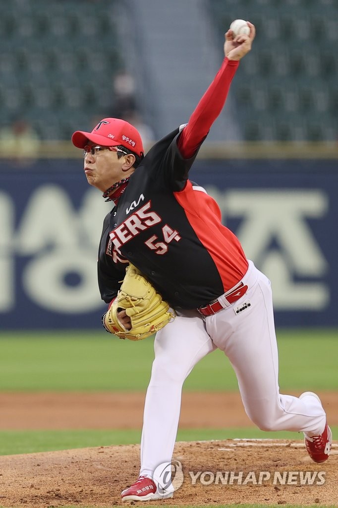Baseball: Kia Tigers vs. LG Twins | Yonhap News Agency