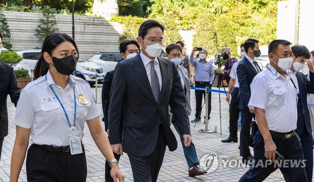 법정 향하는 이재용 삼성전자 부회장 연합뉴스