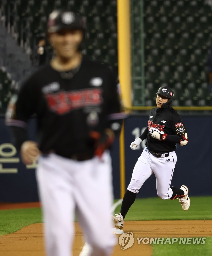 Baseball: LG Twins vs. KT Wiz | Yonhap News Agency