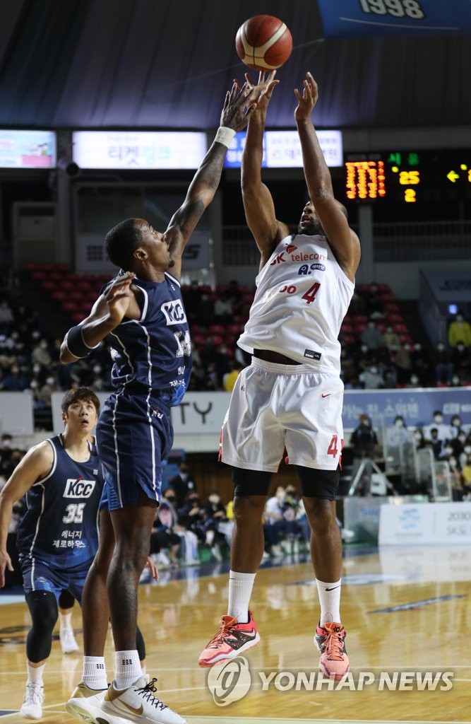 슛하는 서울 SK 리온 윌리엄스 | 연합뉴스