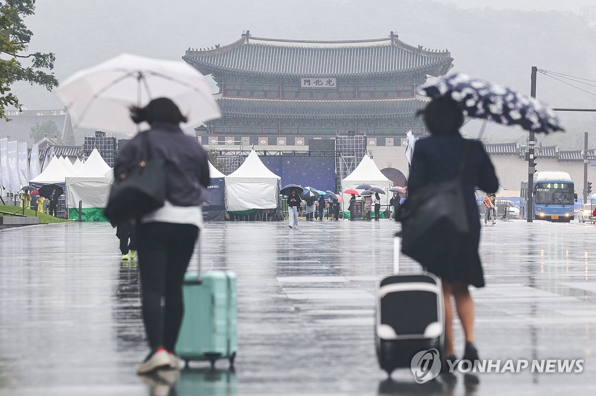 Rainy Seoul | Yonhap News Agency