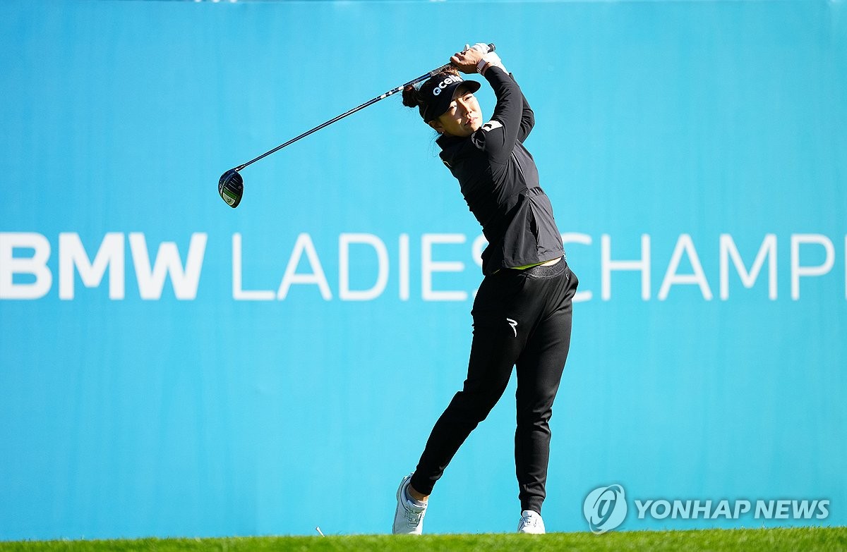 LPGA 투어 BMW 챔피언십 3R, 티샷 치는 신지은 | 연합뉴스