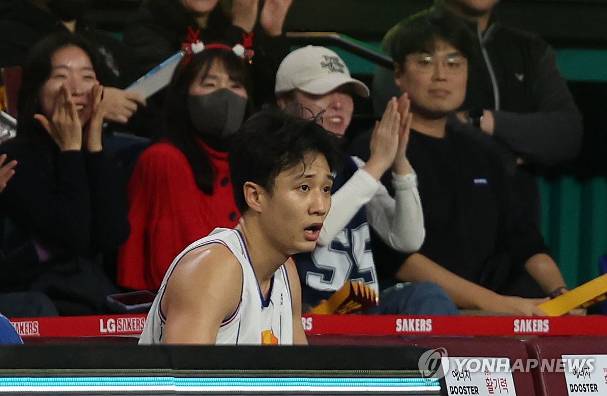 KCC 허웅 3Q 버저비터 | 연합뉴스