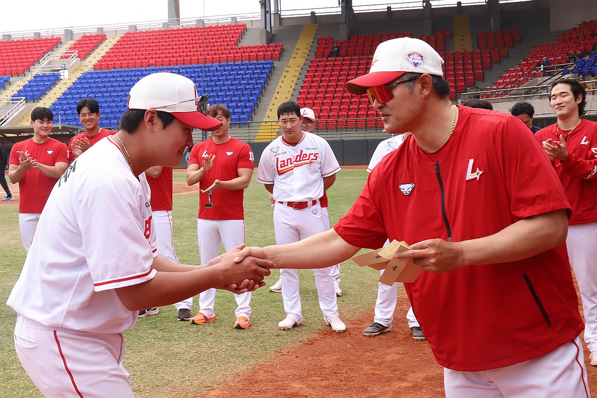 SSG 2차 스프링캠프 MVP에 뽑힌 고명준 | 연합뉴스