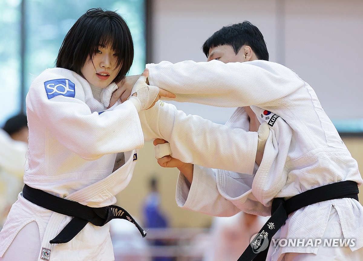 Japanese-born judoka wants to fly S. Korean flag in Paris | Yonhap News Agency
