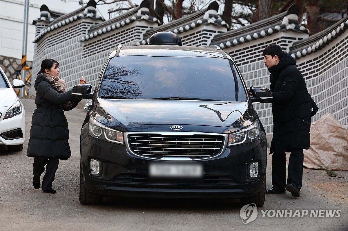 Loi martiale : mandat de perquisition réclamé contre Yoon, en plus du mandat d'arrêt | AGENCE DE ...