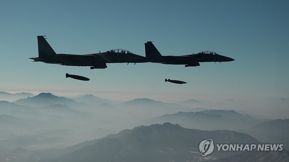 폭탄 투하하는 F-15K | 연합뉴스
